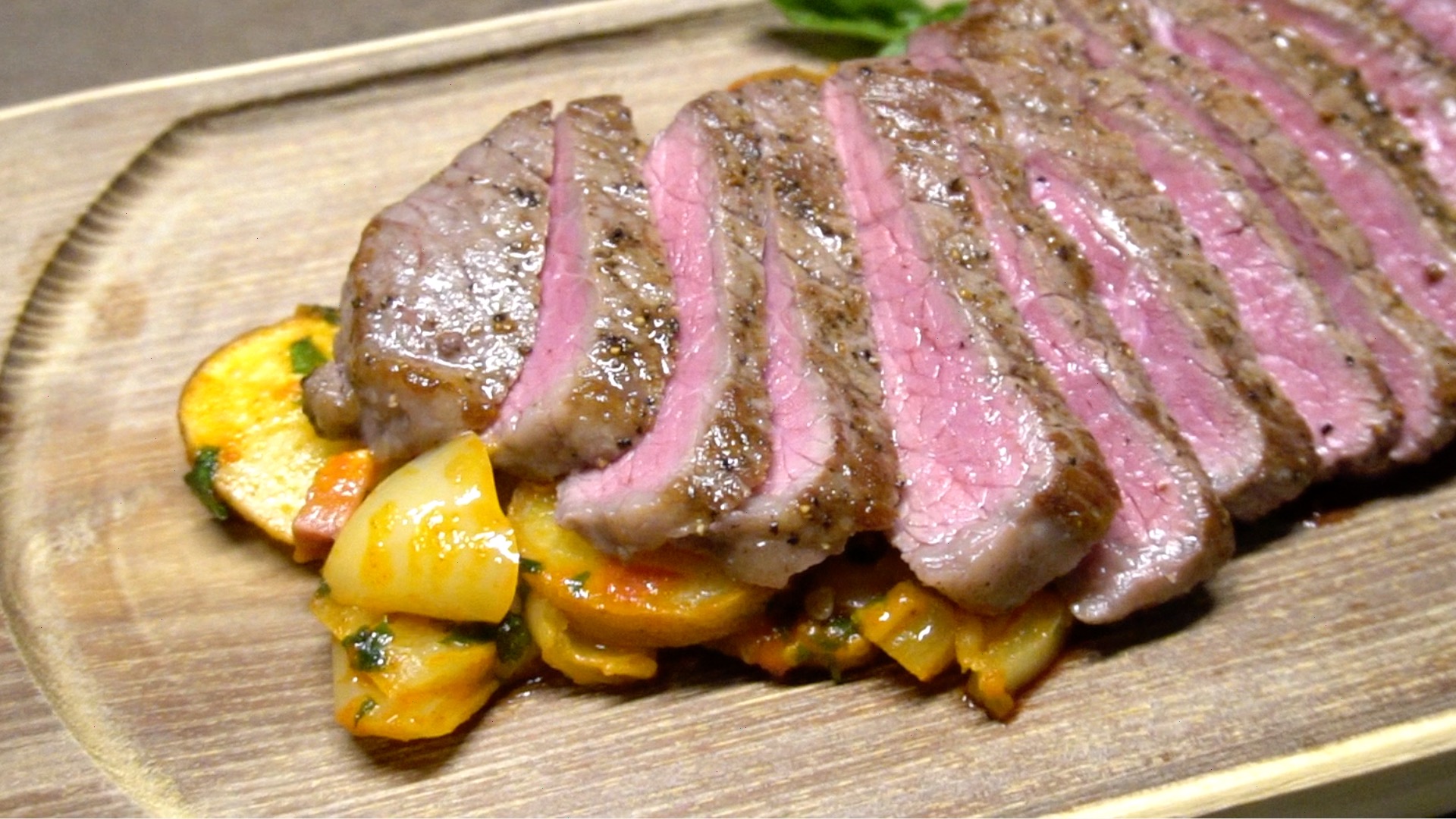 Marha steak magyaros lecsós burgonyával – Buday Peter